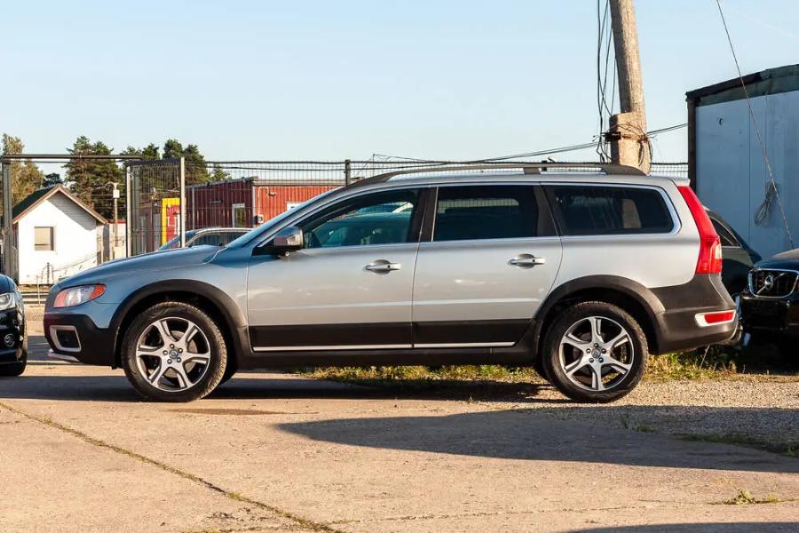 Pelēks Volvo XC70 2013 Rīga, ar dzinēja tilpumu 2.40 L un nobraukumu 330 tūkst. km par 10995 €, foto 9 vietnē AUTOMOTO.COM.LV