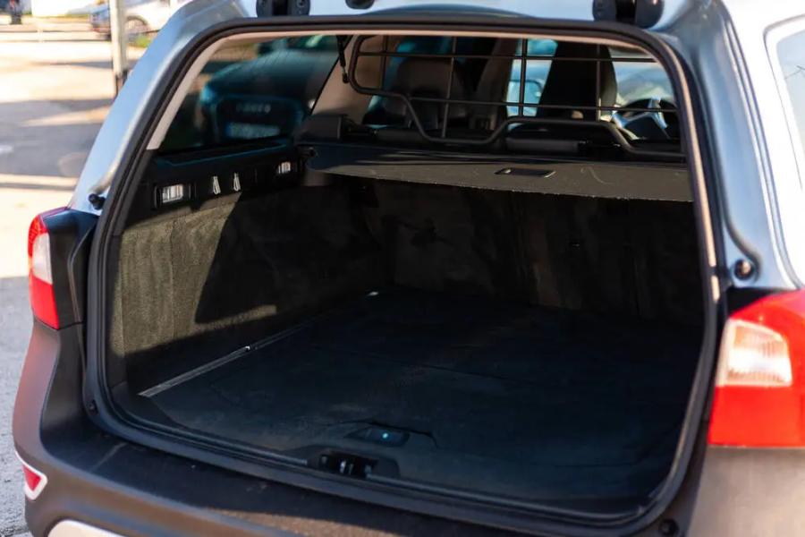 Pelēks Volvo XC70 2013 Rīga, ar dzinēja tilpumu 2.40 L un nobraukumu 330 tūkst. km par 10995 €, foto 13 vietnē AUTOMOTO.COM.LV