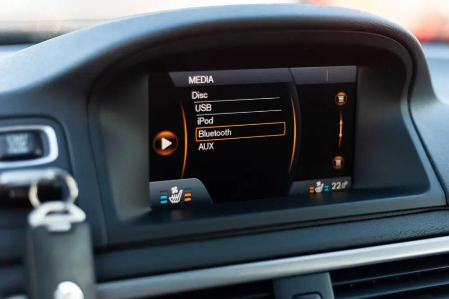 Pelēks Volvo XC70 2013 Rīga, ar dzinēja tilpumu 2.40 L un nobraukumu 330 tūkst. km par 10995 €, foto 14 vietnē AUTOMOTO.COM.LV