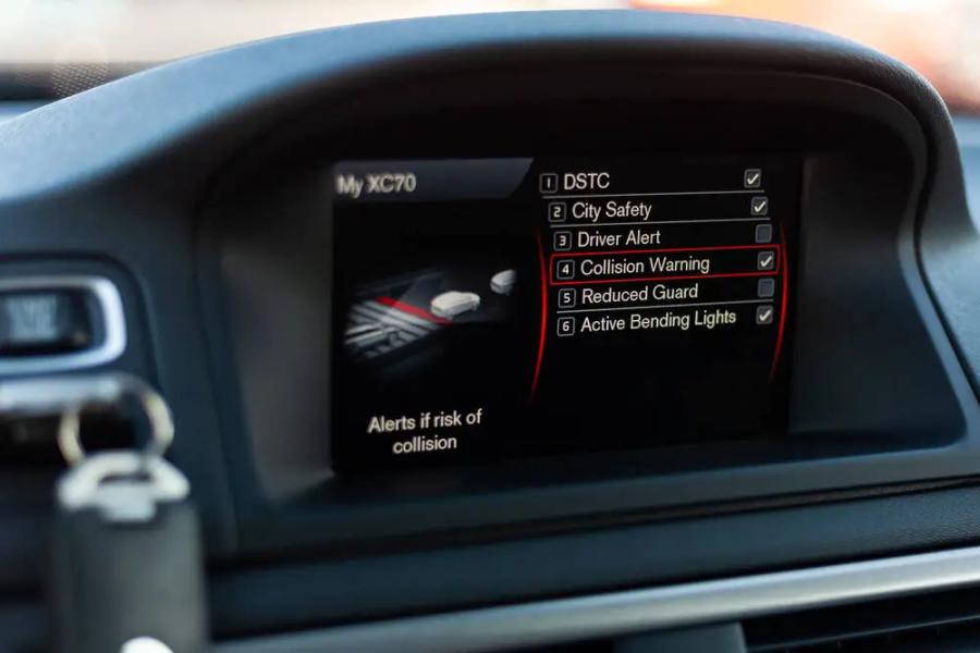 Pelēks Volvo XC70 2013 Rīga, ar dzinēja tilpumu 2.40 L un nobraukumu 330 tūkst. km par 10995 €, foto 18 vietnē AUTOMOTO.COM.LV