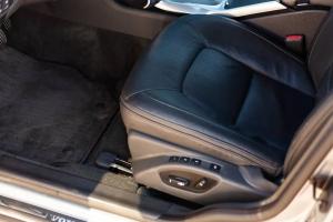 Pelēks Volvo XC70 2013 Rīga, ar dzinēja tilpumu 2.40 L un nobraukumu 330 tūkst. km par 10995 €, foto 28 vietnē AUTOMOTO.COM.LV