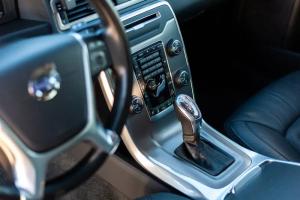 Pelēks Volvo XC70 2013 Rīga, ar dzinēja tilpumu 2.40 L un nobraukumu 330 tūkst. km par 10995 €, foto 32 vietnē AUTOMOTO.COM.LV