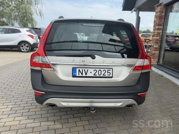Grey Volvo XC70 2013 in Talsi, with an engine capacity of 2.40 L and mileage of 0 thousand km for 9000 €, photo 2 on AUTOMOTO.COM.LV