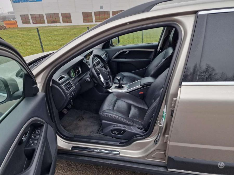 Pelēks Volvo XC70 2014 Šauļi, ar dzinēja tilpumu 1.97 L un nobraukumu 314 tūkst. km par 8700 €, foto 12 vietnē AUTOMOTO.COM.LV