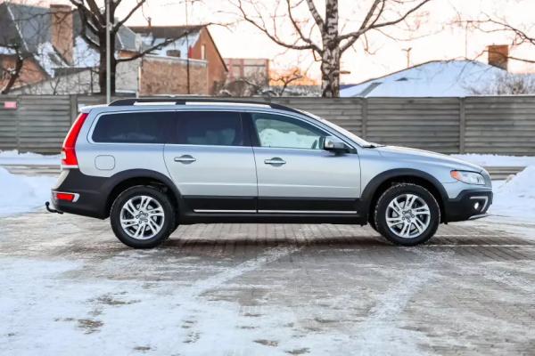 Pelēks Volvo XC70 2014 Jelgava, ar dzinēja tilpumu 2.00 L un nobraukumu 254 tūkst. km par 10000 €, foto 4 vietnē AUTOMOTO.COM.LV