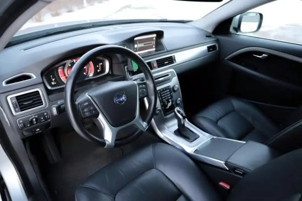 Pelēks Volvo XC70 2014 Jelgava, ar dzinēja tilpumu 2.00 L un nobraukumu 254 tūkst. km par 10000 €, foto 10 vietnē AUTOMOTO.COM.LV