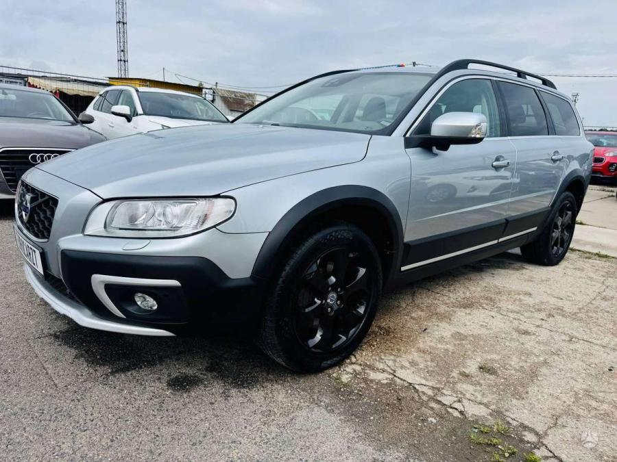 Grey Volvo XC70 2014 in Kaunas, with an engine capacity of 2.40 L and mileage of 308 thousand km for 13350 €, photo 1 on AUTOMOTO.COM.LV