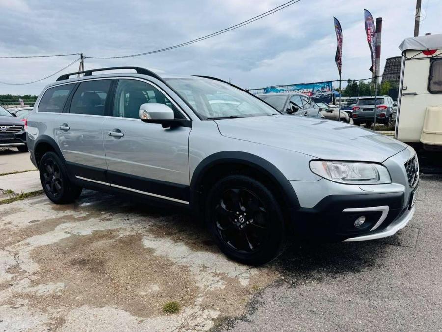 Grey Volvo XC70 2014 in Kaunas, with an engine capacity of 2.40 L and mileage of 308 thousand km for 13350 €, photo 4 on AUTOMOTO.COM.LV