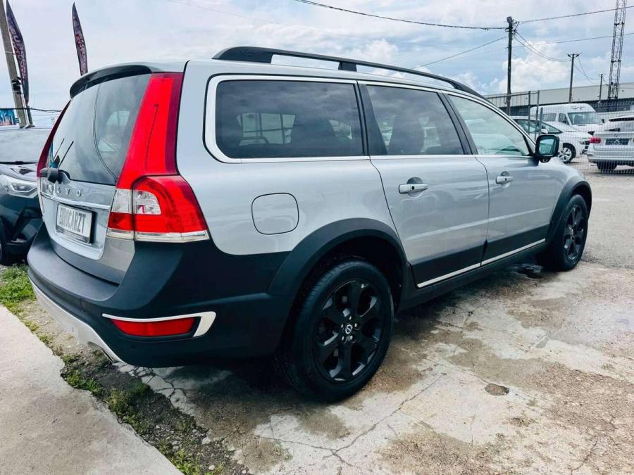 Grey Volvo XC70 2014 in Kaunas, with an engine capacity of 2.40 L and mileage of 308 thousand km for 13350 €, photo 5 on AUTOMOTO.COM.LV