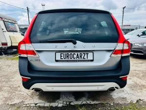 Grey Volvo XC70 2014 in Kaunas, with an engine capacity of 2.40 L and mileage of 308 thousand km for 13350 €, photo 6 on AUTOMOTO.COM.LV