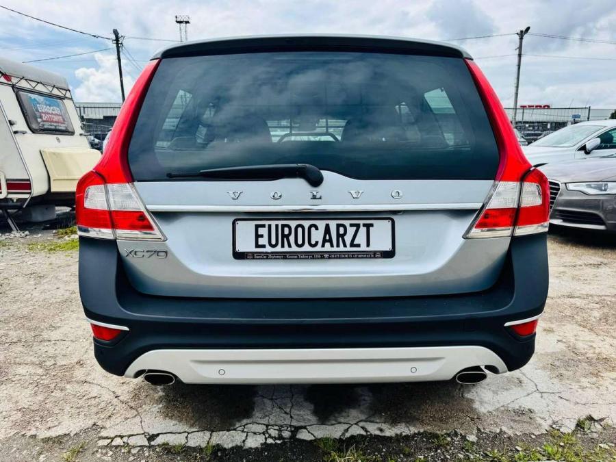 Grey Volvo XC70 2014 in Kaunas, with an engine capacity of 2.40 L and mileage of 308 thousand km for 13350 €, photo 6 on AUTOMOTO.COM.LV