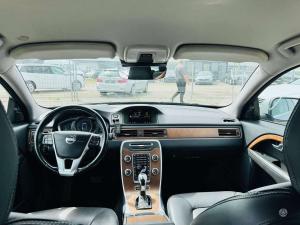 Grey Volvo XC70 2014 in Kaunas, with an engine capacity of 2.40 L and mileage of 308 thousand km for 13350 €, photo 10 on AUTOMOTO.COM.LV