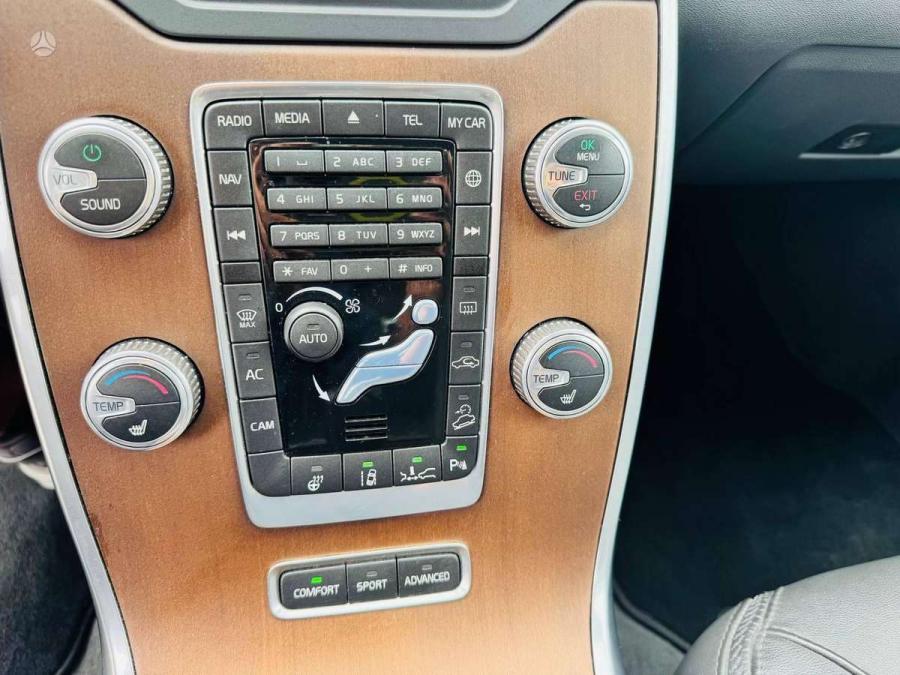 Grey Volvo XC70 2014 in Kaunas, with an engine capacity of 2.40 L and mileage of 308 thousand km for 13350 €, photo 13 on AUTOMOTO.COM.LV