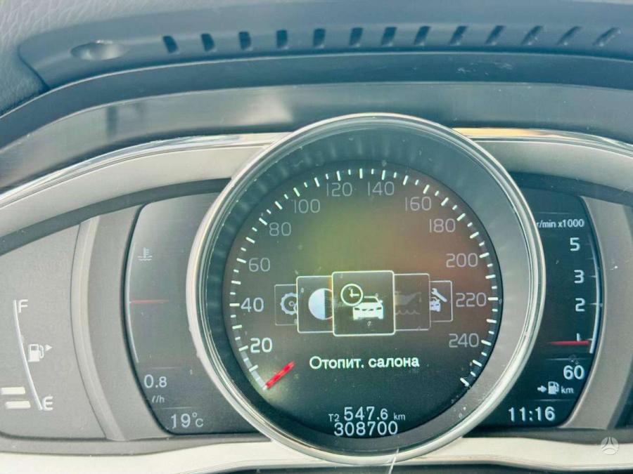 Grey Volvo XC70 2014 in Kaunas, with an engine capacity of 2.40 L and mileage of 308 thousand km for 13350 €, photo 17 on AUTOMOTO.COM.LV