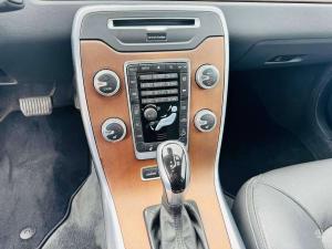 Grey Volvo XC70 2014 in Kaunas, with an engine capacity of 2.40 L and mileage of 308 thousand km for 13350 €, photo 18 on AUTOMOTO.COM.LV