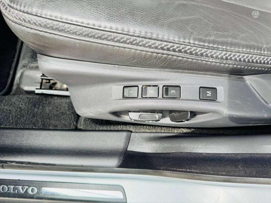 Grey Volvo XC70 2014 in Kaunas, with an engine capacity of 2.40 L and mileage of 308 thousand km for 13350 €, photo 23 on AUTOMOTO.COM.LV