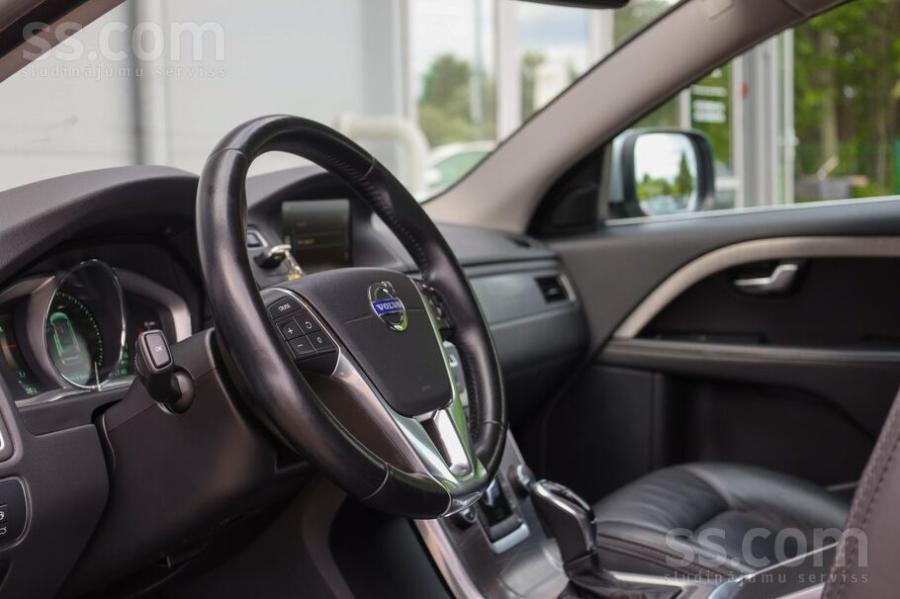 Pelēks Volvo XC70 2014 Rīga, ar dzinēja tilpumu 2.40 L un nobraukumu 263 tūkst. km par 9995 €, foto 10 vietnē AUTOMOTO.COM.LV