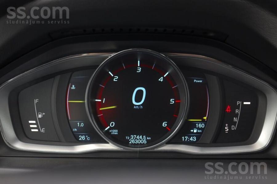 Pelēks Volvo XC70 2014 Rīga, ar dzinēja tilpumu 2.40 L un nobraukumu 263 tūkst. km par 9995 €, foto 11 vietnē AUTOMOTO.COM.LV