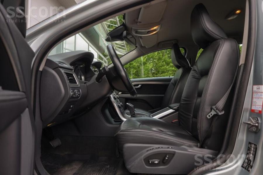 Pelēks Volvo XC70 2014 Rīga, ar dzinēja tilpumu 2.40 L un nobraukumu 263 tūkst. km par 9995 €, foto 12 vietnē AUTOMOTO.COM.LV