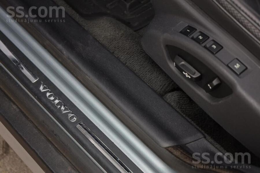 Pelēks Volvo XC70 2014 Rīga, ar dzinēja tilpumu 2.40 L un nobraukumu 263 tūkst. km par 9995 €, foto 13 vietnē AUTOMOTO.COM.LV