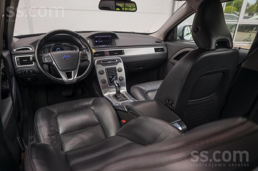 Pelēks Volvo XC70 2014 Rīga, ar dzinēja tilpumu 2.40 L un nobraukumu 263 tūkst. km par 9995 €, foto 14 vietnē AUTOMOTO.COM.LV
