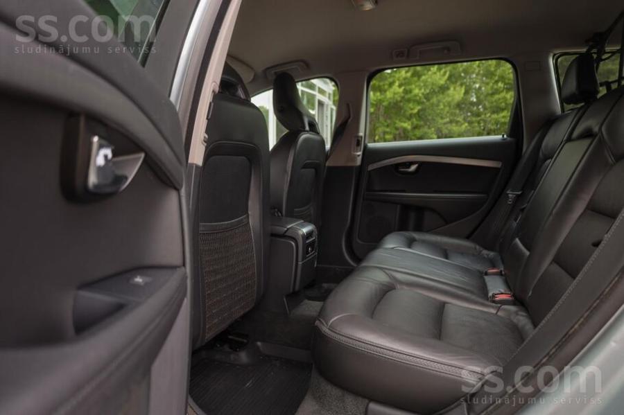 Pelēks Volvo XC70 2014 Rīga, ar dzinēja tilpumu 2.40 L un nobraukumu 263 tūkst. km par 9995 €, foto 16 vietnē AUTOMOTO.COM.LV