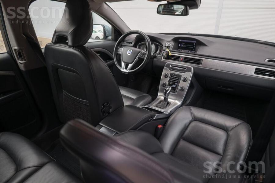 Pelēks Volvo XC70 2014 Rīga, ar dzinēja tilpumu 2.40 L un nobraukumu 263 tūkst. km par 9995 €, foto 20 vietnē AUTOMOTO.COM.LV