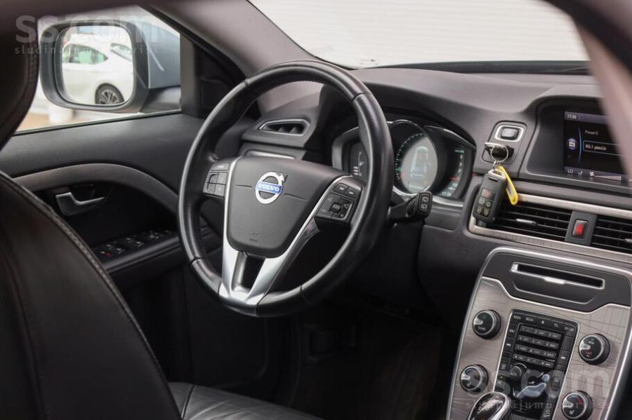 Pelēks Volvo XC70 2014 Rīga, ar dzinēja tilpumu 2.40 L un nobraukumu 263 tūkst. km par 9995 €, foto 21 vietnē AUTOMOTO.COM.LV