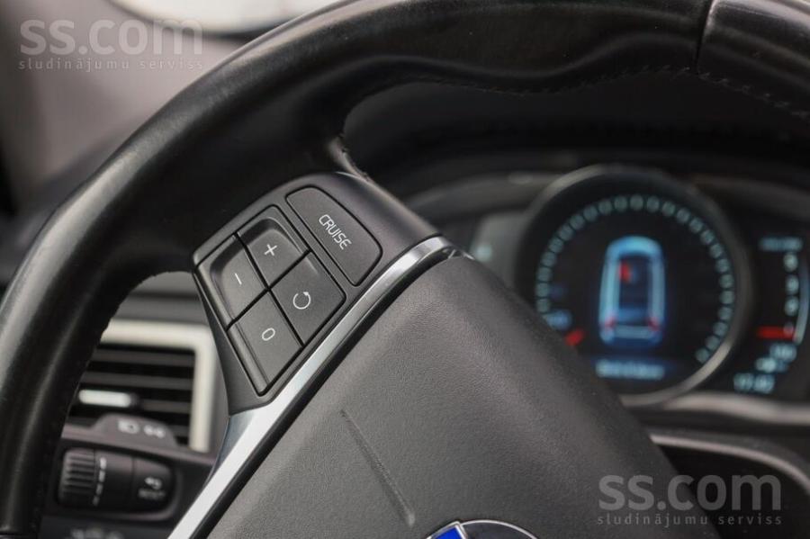 Pelēks Volvo XC70 2014 Rīga, ar dzinēja tilpumu 2.40 L un nobraukumu 263 tūkst. km par 9995 €, foto 22 vietnē AUTOMOTO.COM.LV