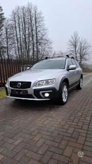 Grey Volvo XC70 2015 in Vilnius, with an engine capacity of 2.40 L and mileage of 332 thousand km for 9999 €, photo 2 on AUTOMOTO.COM.LV