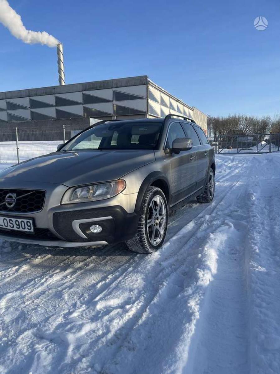 Grey Volvo XC70 2015 in Kaunas, with an engine capacity of 2.95 L and mileage of 221 thousand km for 9200 €, photo 1 on AUTOMOTO.COM.LV