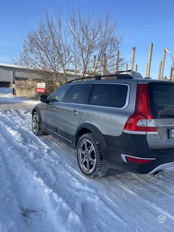 Pelēks Volvo XC70 2015 Kauņa, ar dzinēja tilpumu 2.95 L un nobraukumu 221 tūkst. km par 9200 €, foto 4 vietnē AUTOMOTO.COM.LV
