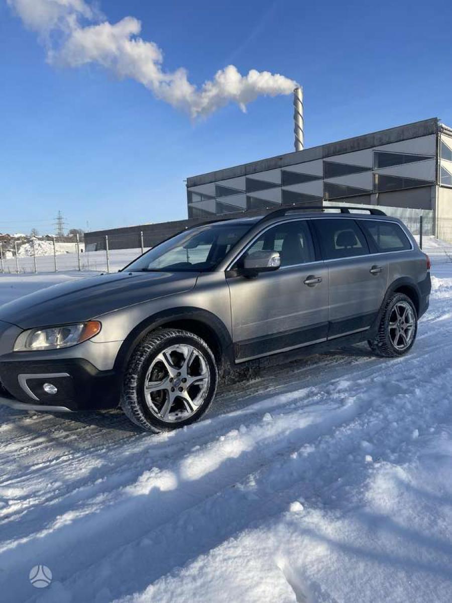 Grey Volvo XC70 2015 in Kaunas, with an engine capacity of 2.95 L and mileage of 221 thousand km for 9200 €, photo 24 on AUTOMOTO.COM.LV
