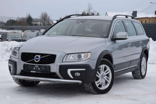 Grey Volvo XC70 2015 in Vilnius, with an engine capacity of 1.97 L and mileage of 338 thousand km for 10600 €, photo 1 on AUTOMOTO.COM.LV