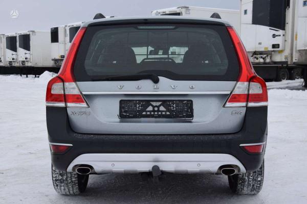 Grey Volvo XC70 2015 in Vilnius, with an engine capacity of 1.97 L and mileage of 338 thousand km for 10600 €, photo 8 on AUTOMOTO.COM.LV
