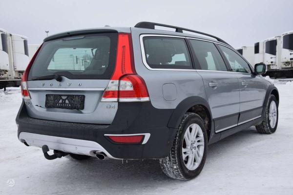Grey Volvo XC70 2015 in Vilnius, with an engine capacity of 1.97 L and mileage of 338 thousand km for 10600 €, photo 9 on AUTOMOTO.COM.LV