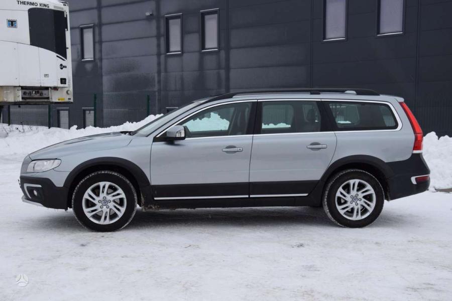 Grey Volvo XC70 2015 in Vilnius, with an engine capacity of 1.97 L and mileage of 338 thousand km for 10600 €, photo 6 on AUTOMOTO.COM.LV