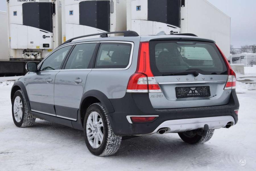 Grey Volvo XC70 2015 in Vilnius, with an engine capacity of 1.97 L and mileage of 338 thousand km for 10600 €, photo 7 on AUTOMOTO.COM.LV
