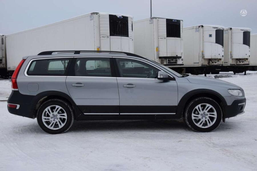Grey Volvo XC70 2015 in Vilnius, with an engine capacity of 1.97 L and mileage of 338 thousand km for 10600 €, photo 10 on AUTOMOTO.COM.LV