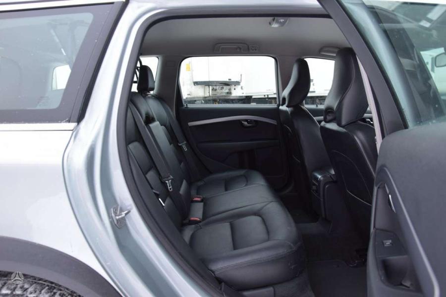 Grey Volvo XC70 2015 in Vilnius, with an engine capacity of 1.97 L and mileage of 338 thousand km for 10600 €, photo 18 on AUTOMOTO.COM.LV