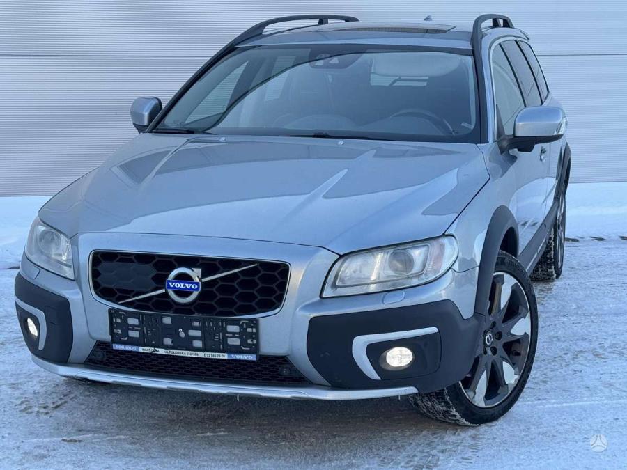 Grey Volvo XC70 2015 in Utena, with an engine capacity of 2.40 L and mileage of 299 thousand km for 12950 €, photo 1 on AUTOMOTO.COM.LV