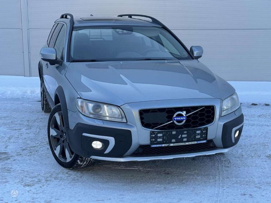 Grey Volvo XC70 2015 in Utena, with an engine capacity of 2.40 L and mileage of 299 thousand km for 12950 €, photo 2 on AUTOMOTO.COM.LV