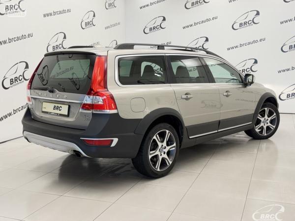 Grey Volvo XC70 2015 in Avizieniai, with an engine capacity of 3.00 L and mileage of 0 thousand km for 12700 €, photo 2 on AUTOMOTO.COM.LV