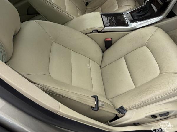 Grey Volvo XC70 2015 in Avizieniai, with an engine capacity of 3.00 L and mileage of 0 thousand km for 12700 €, photo 5 on AUTOMOTO.COM.LV