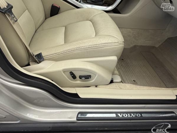 Grey Volvo XC70 2015 in Avizieniai, with an engine capacity of 3.00 L and mileage of 0 thousand km for 12700 €, photo 6 on AUTOMOTO.COM.LV
