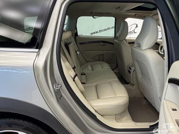 Grey Volvo XC70 2015 in Avizieniai, with an engine capacity of 3.00 L and mileage of 0 thousand km for 12700 €, photo 10 on AUTOMOTO.COM.LV