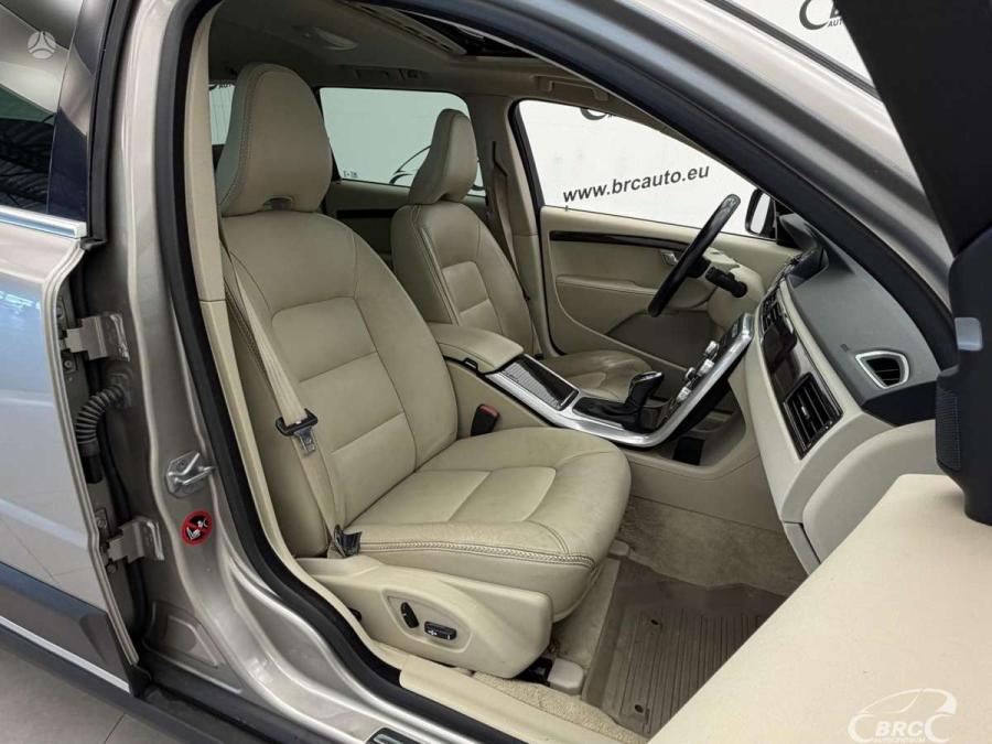 Pelēks Volvo XC70 2015 Viļņa, ar dzinēja tilpumu 2.95 L un nobraukumu 0 tūkst. km par 12700 €, foto 9 vietnē AUTOMOTO.COM.LV