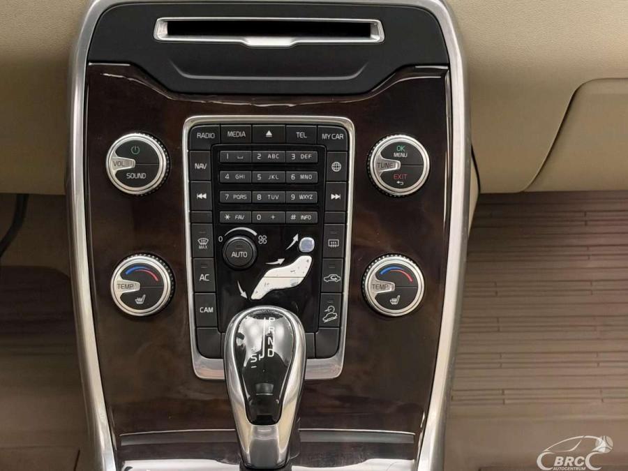 Pelēks Volvo XC70 2015 Viļņa, ar dzinēja tilpumu 2.95 L un nobraukumu 0 tūkst. km par 12700 €, foto 18 vietnē AUTOMOTO.COM.LV