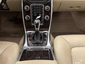 Pelēks Volvo XC70 2015 Viļņa, ar dzinēja tilpumu 2.95 L un nobraukumu 0 tūkst. km par 12700 €, foto 19 vietnē AUTOMOTO.COM.LV