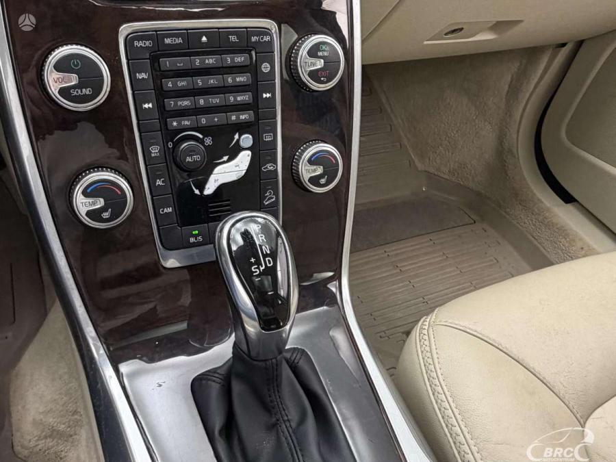 Pelēks Volvo XC70 2015 Viļņa, ar dzinēja tilpumu 2.95 L un nobraukumu 0 tūkst. km par 12700 €, foto 26 vietnē AUTOMOTO.COM.LV